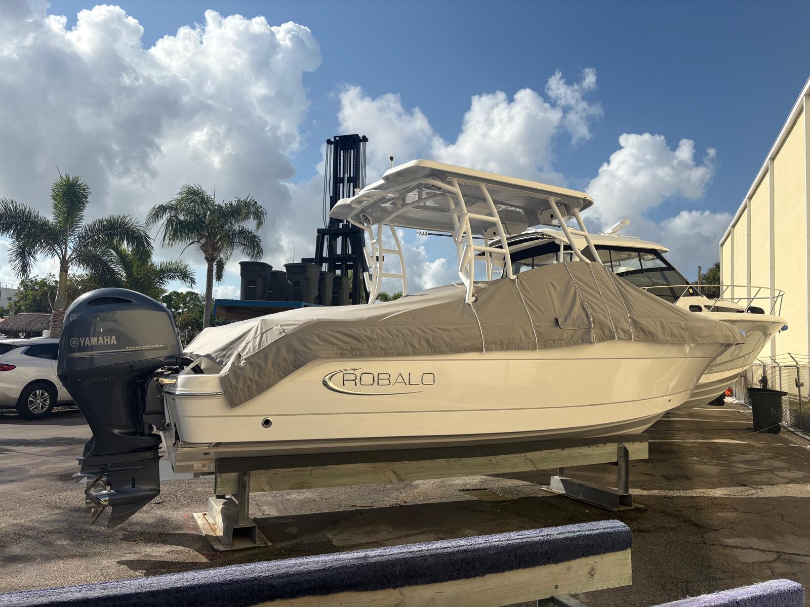 2021 ROBALO R247 - Bob Hewes Boats | Florida Boat Sales