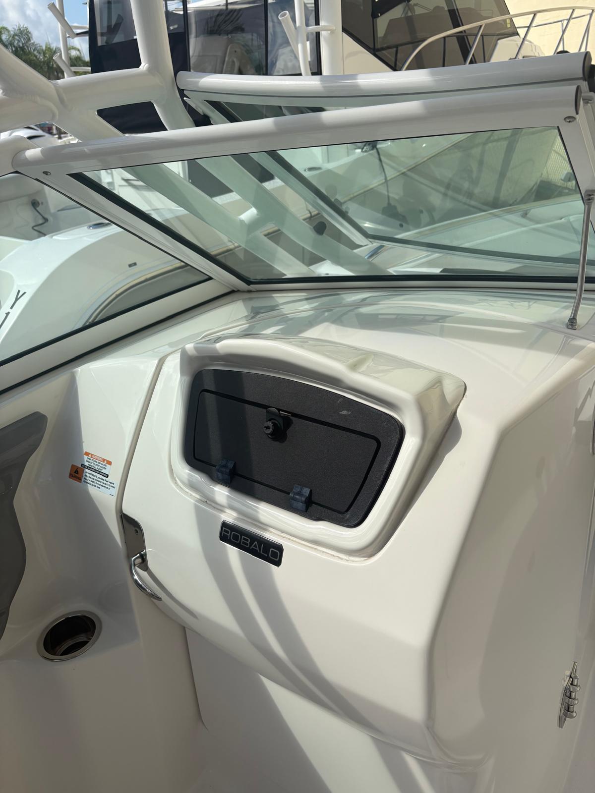 2021 ROBALO R247 - Bob Hewes Boats | Florida Boat Sales
