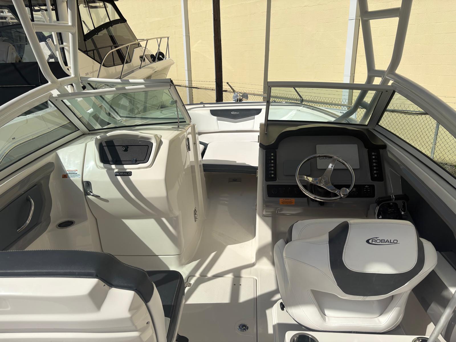 2021 ROBALO R247 - Bob Hewes Boats | Florida Boat Sales